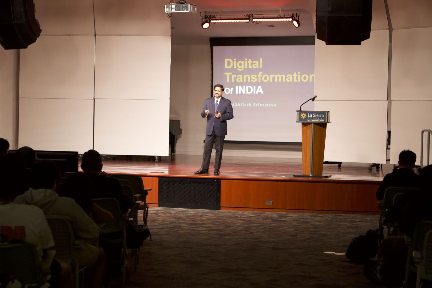 Business school lecture series brings renowned leaders to campus - La ...