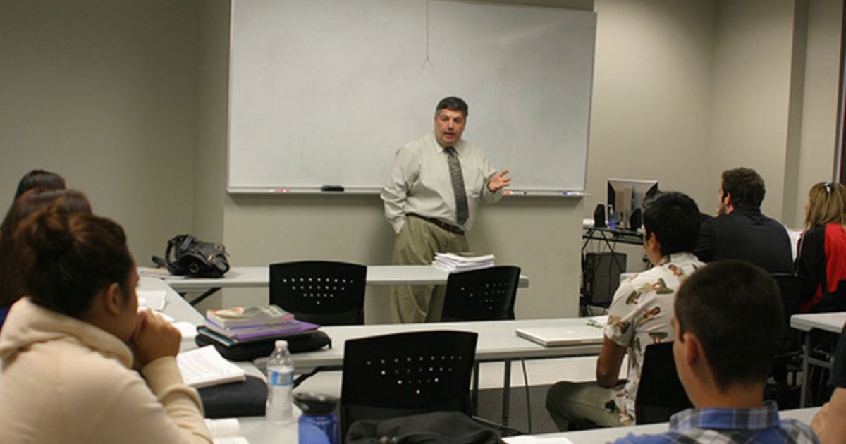 Judge brings courtroom expertise to criminal justice class - La Sierra News